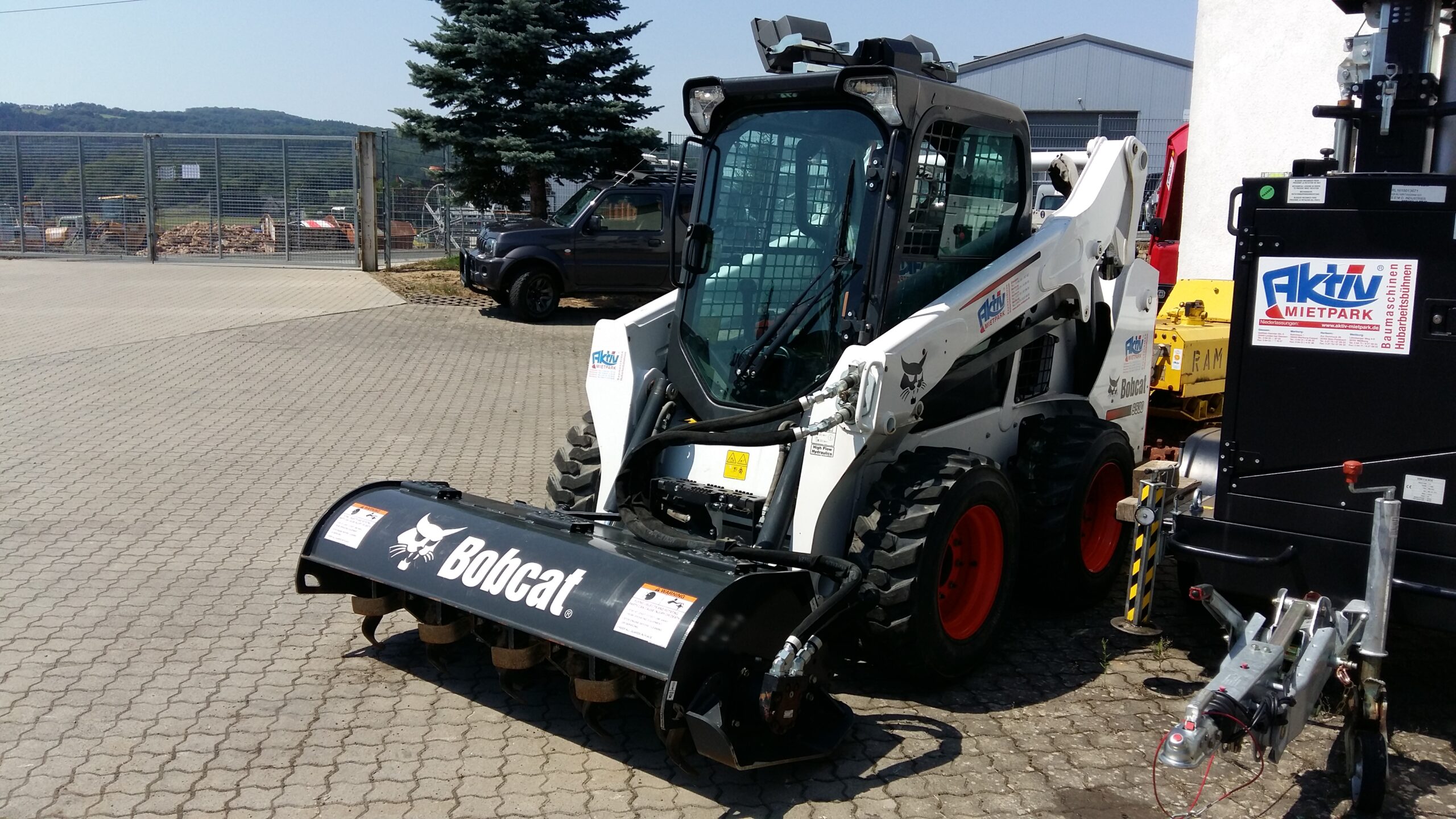 Kompakt-Radlader BOBCAT S530 2,8t mieten - Aktiv Mietpark